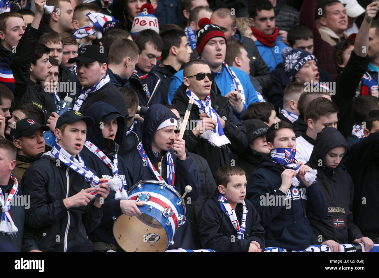 Rangers fans in the stands at hampden hi-res stock photography and ...