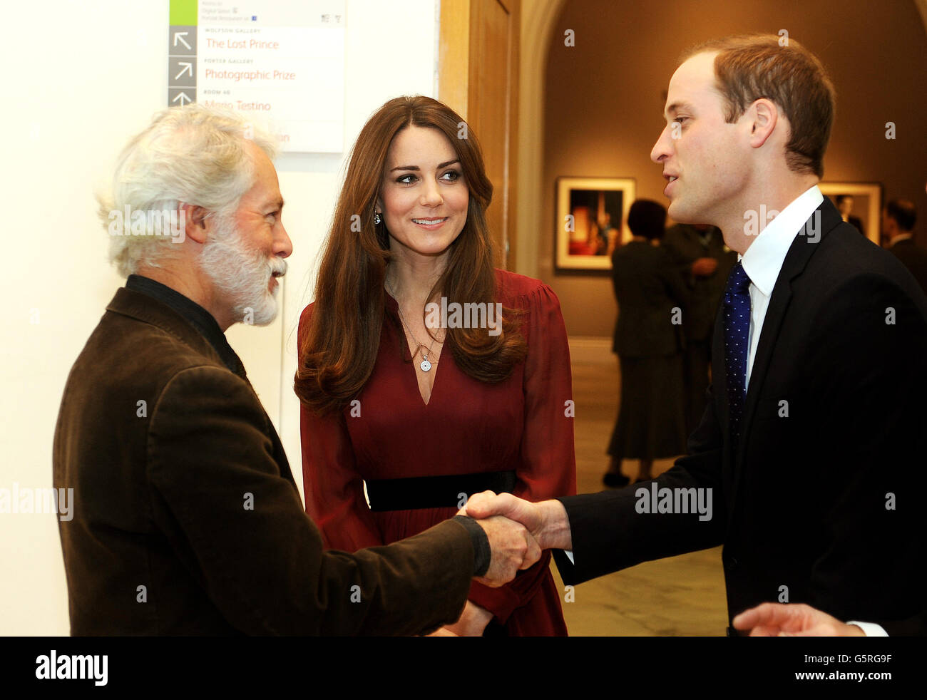 Duchess of Cambridge portrait unveiled Stock Photo - Alamy