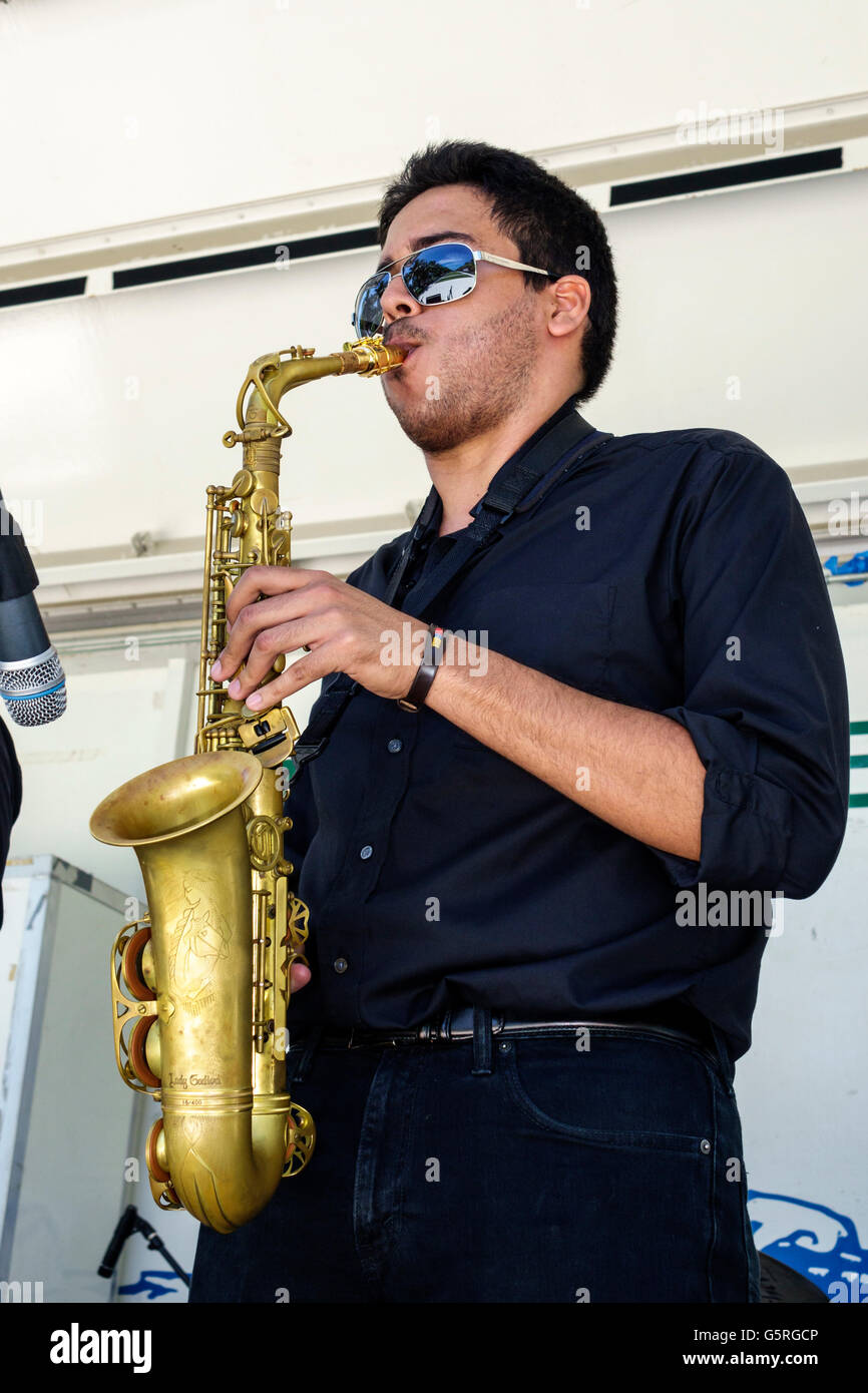 Children playing saxophone hi-res stock photography and images - Alamy