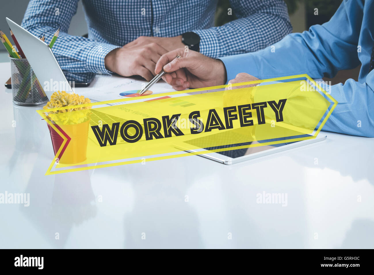 BUSINESS WORKING OFFICE Work Safety TEAMWORK BRAINSTORMING CONCEPT ...