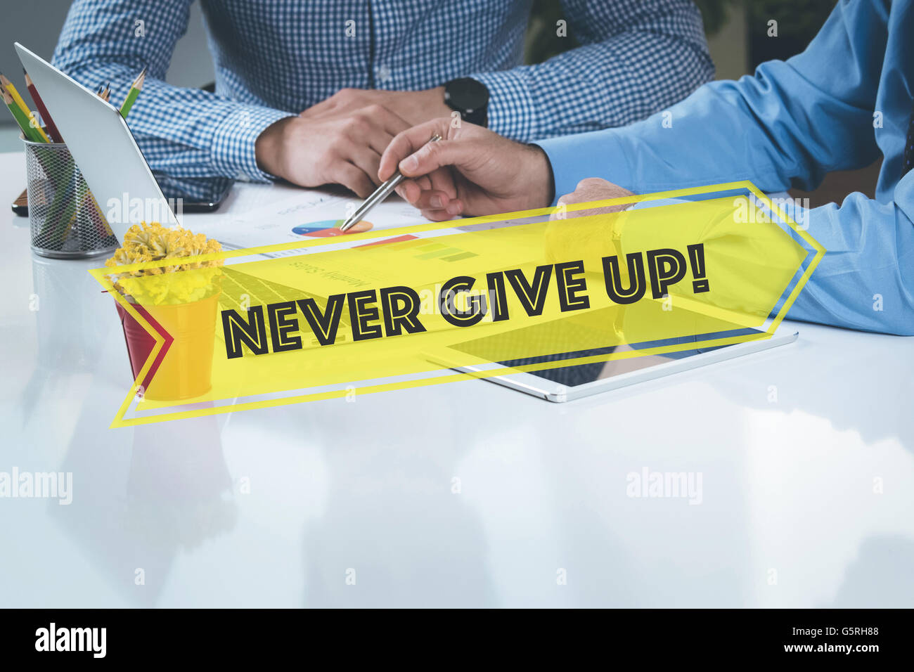 BUSINESS WORKING OFFICE Never Give Up! TEAMWORK BRAINSTORMING CONCEPT ...