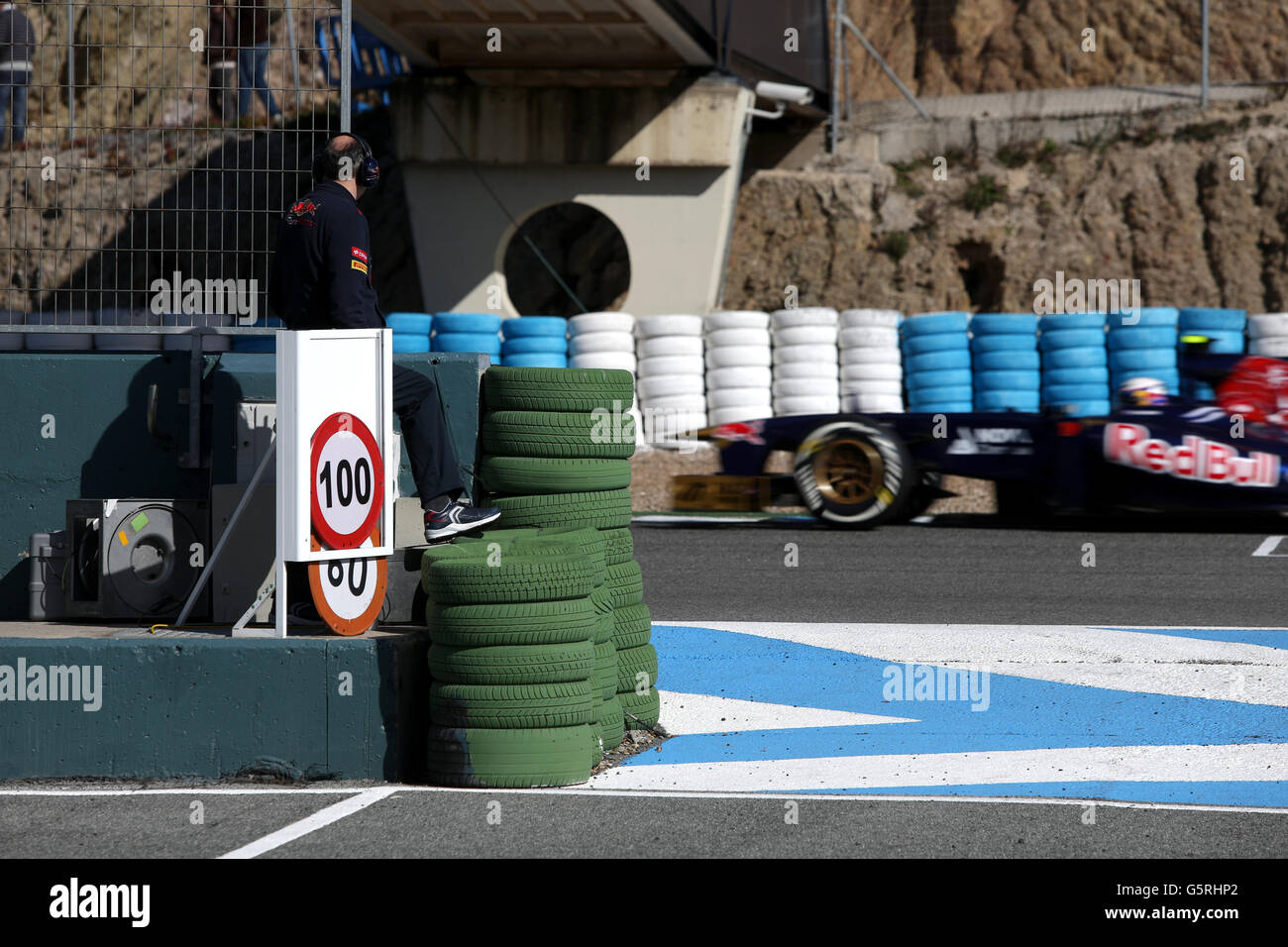 Pit crew red bull formula hi-res stock photography and images - Alamy