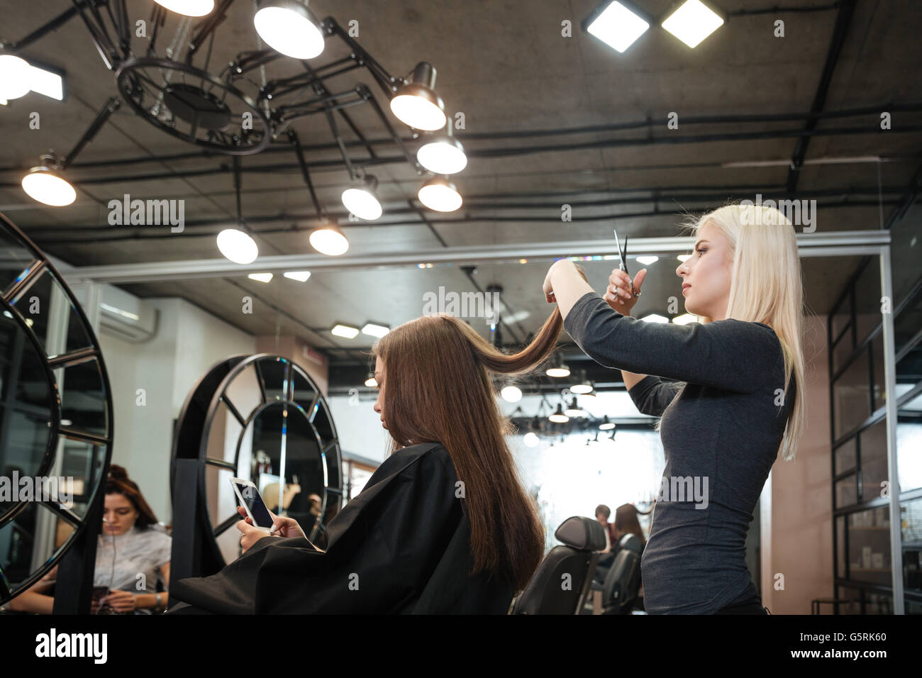 Woman getting haircut hi-res stock photography and images - Alamy