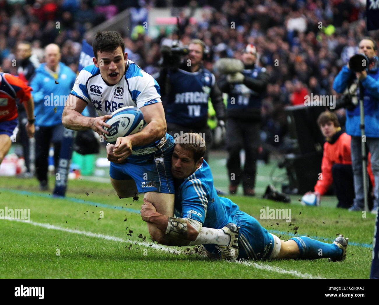 Scotland's Matt Scott and Italy's Simone Favaro during the RBS 6 ...