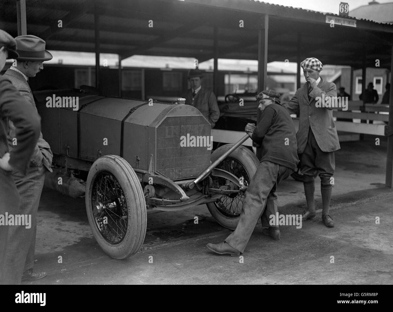 The huge Zeppelin engine of 600 hp which drives the giant racing car ...