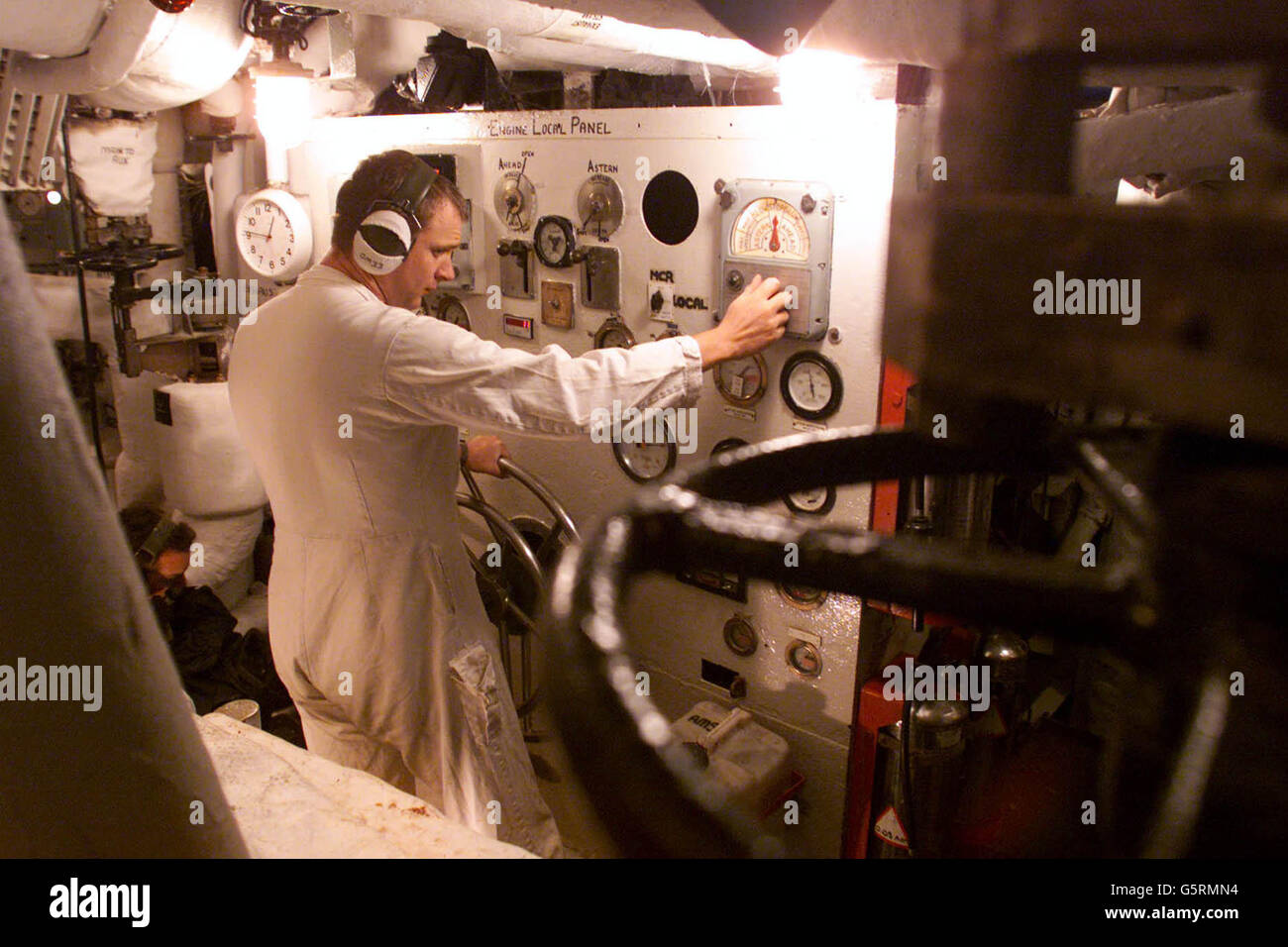 Hms fearless returns to portsmouth for last time hi-res stock ...