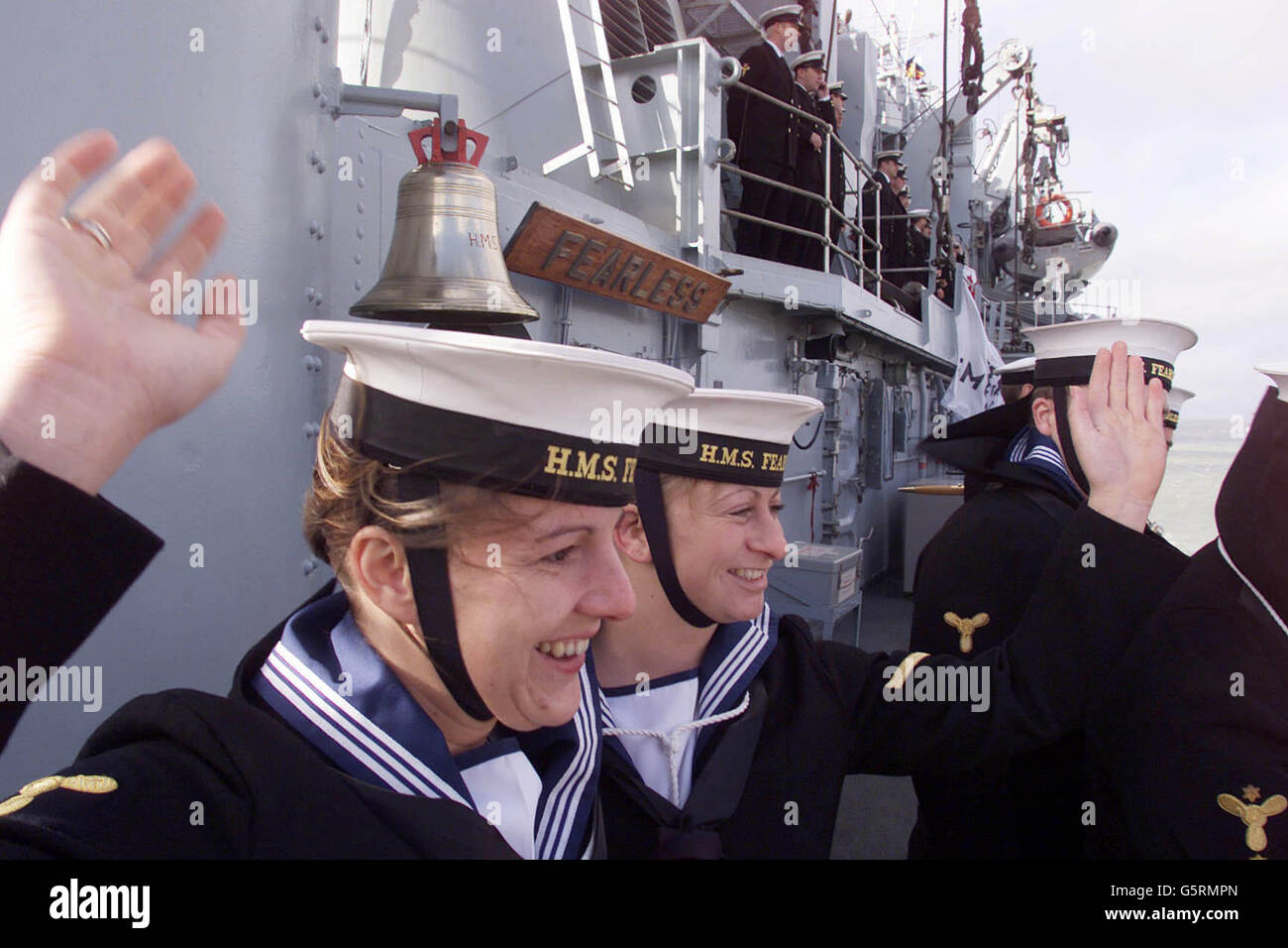 The assault ship hms fearless hi-res stock photography and images - Alamy