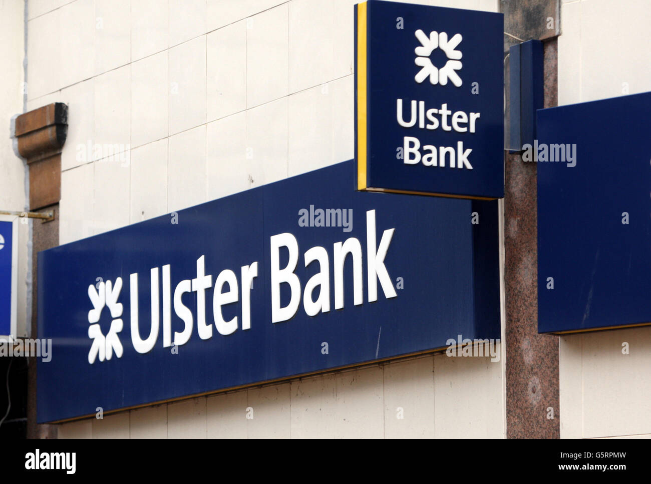 Ulster bank cash machines hi-res stock photography and images - Alamy