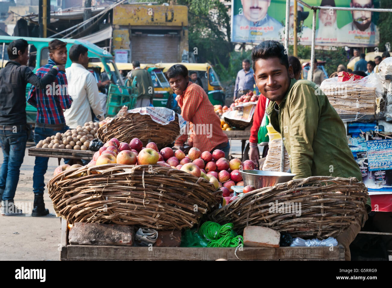 Grocery vendor indian hi-res stock photography and images - Alamy