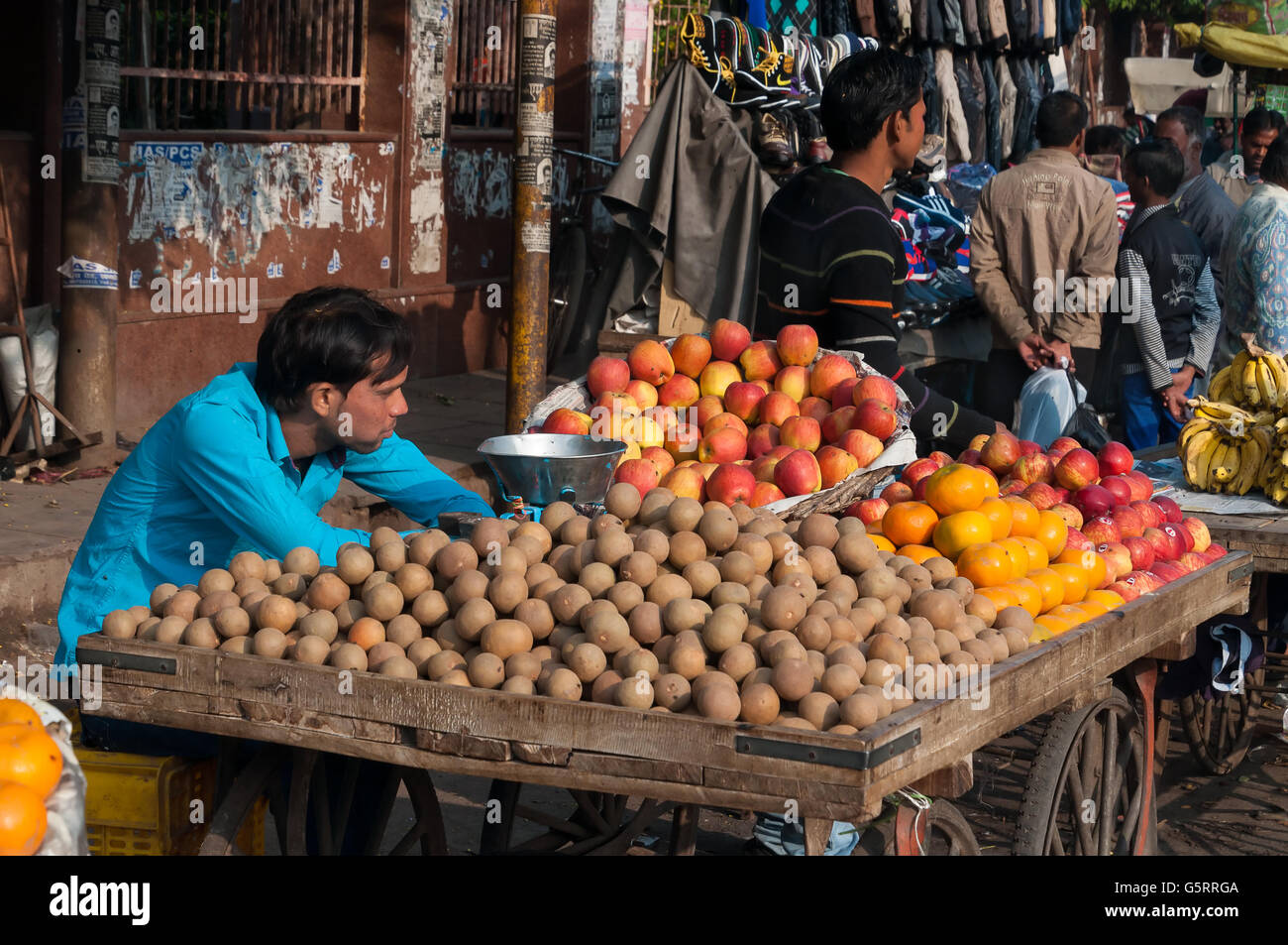 Grocery vendor indian hi-res stock photography and images - Alamy