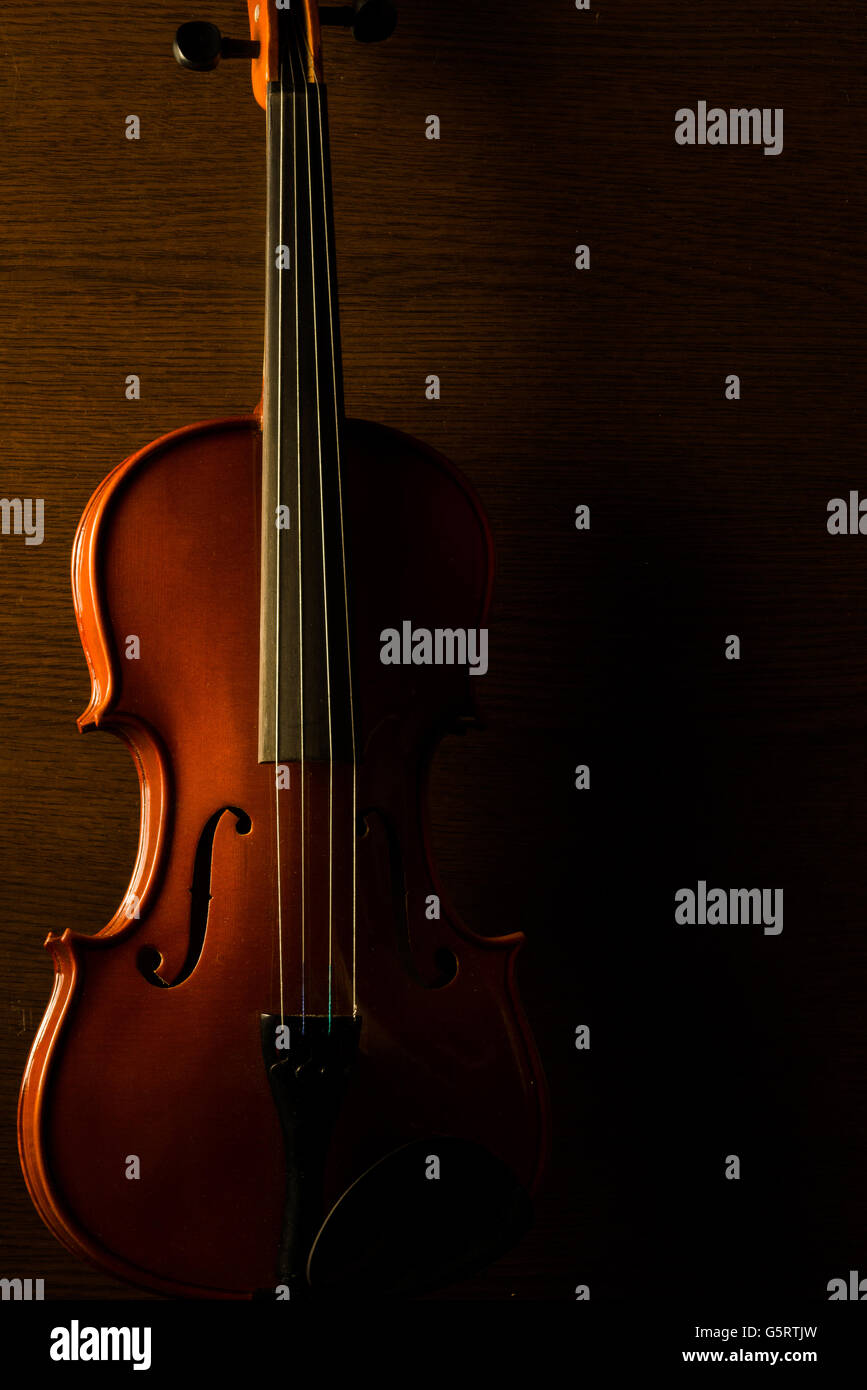 Old broken violin detailed shot Stock Photo - Alamy