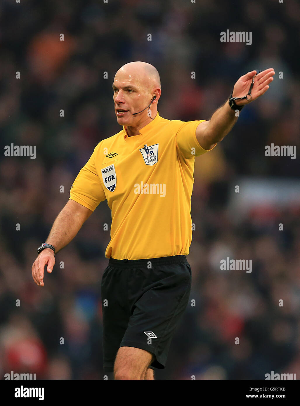 Howard webb premier league hi-res stock photography and images - Alamy