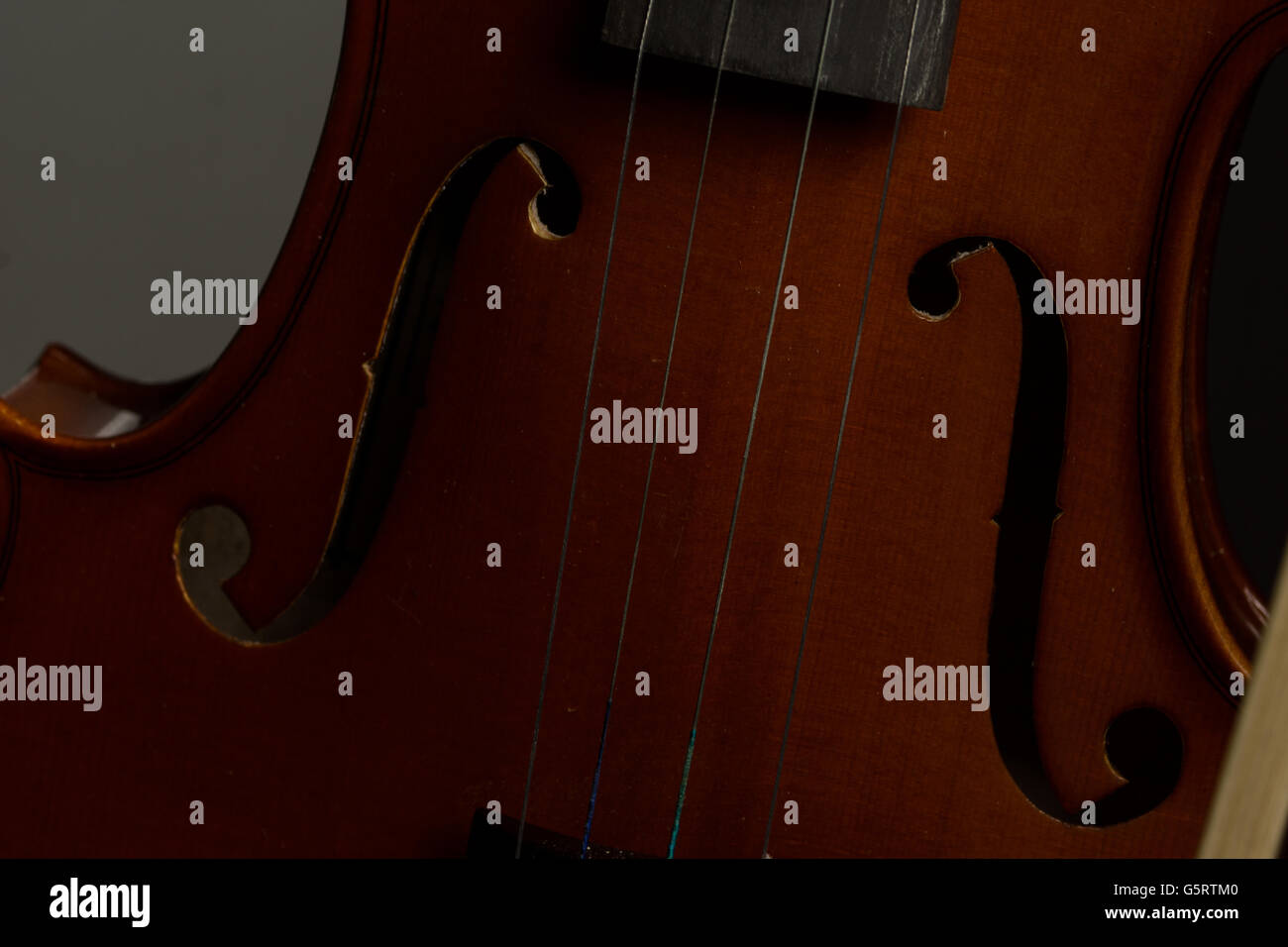 Old broken violin detailed shot Stock Photo - Alamy