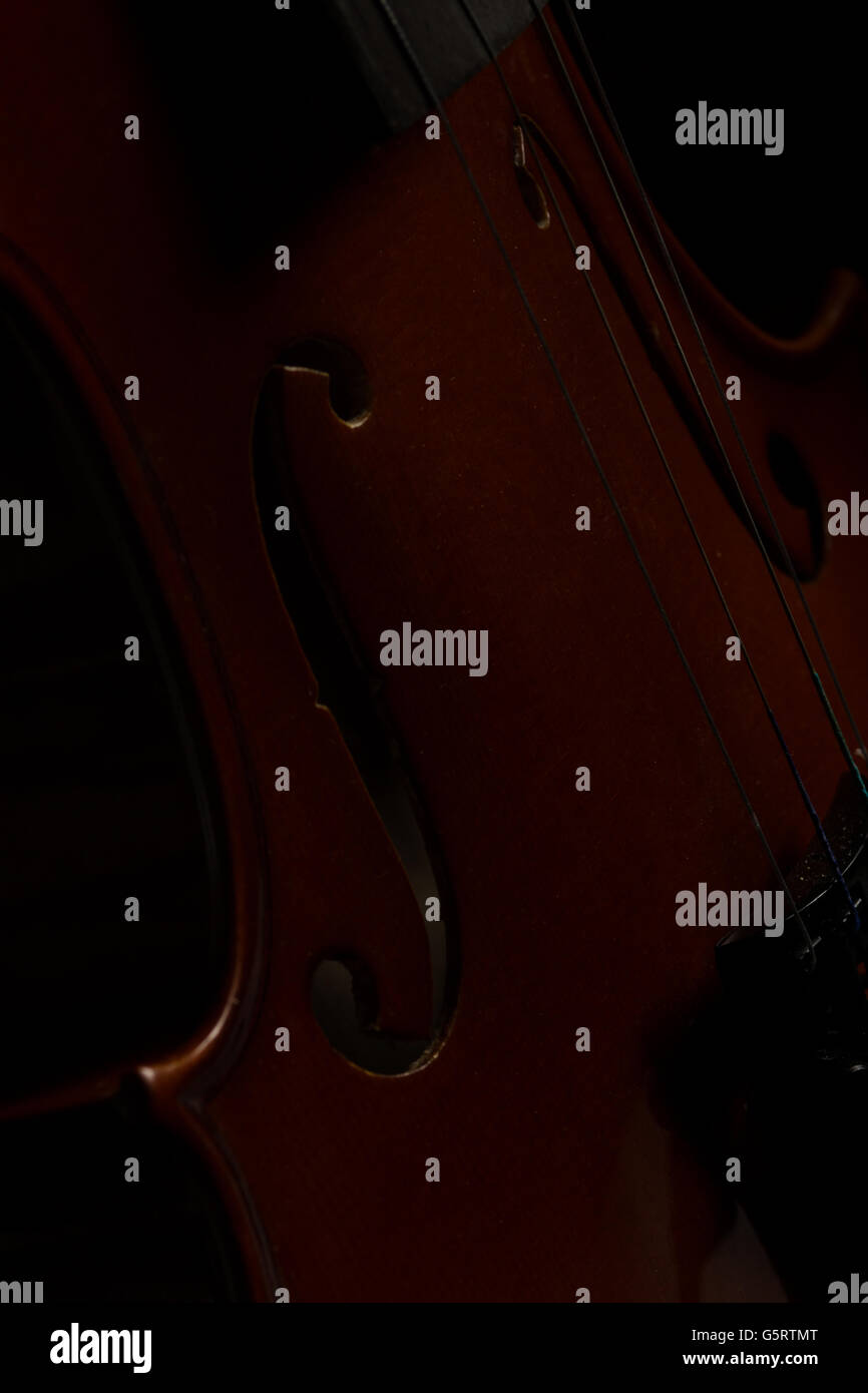 Old broken violin detailed shot Stock Photo - Alamy