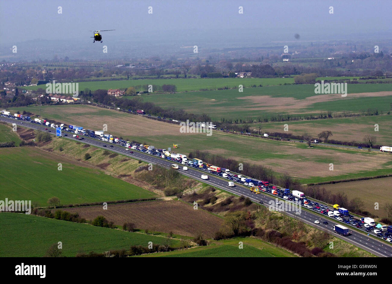 M40 motorway in south oxfordshire hi-res stock photography and images ...