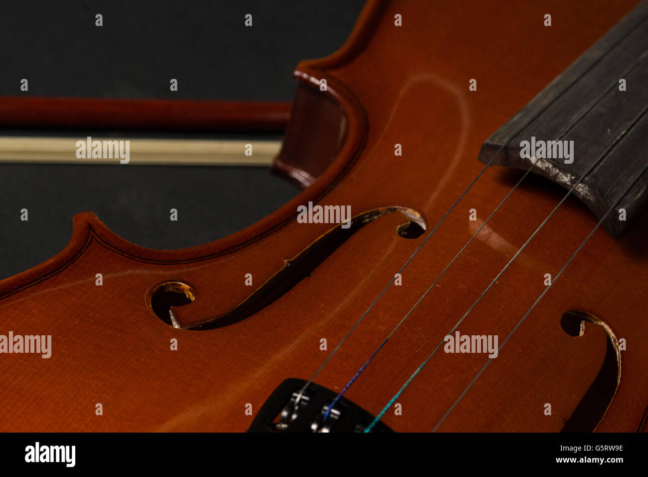 Old broken violin detailed shot Stock Photo - Alamy