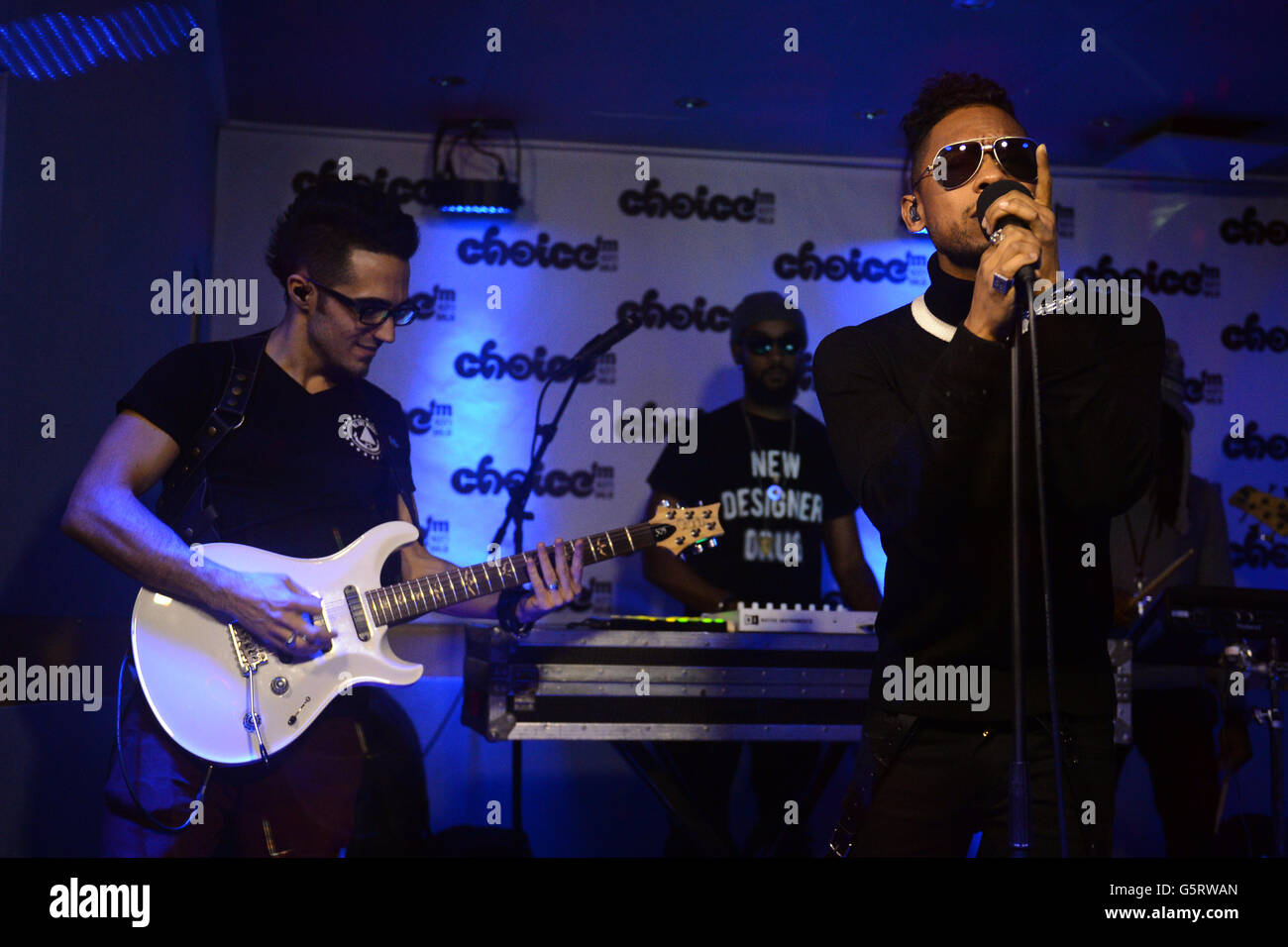 Recording artist hi-res stock photography and images - Alamy