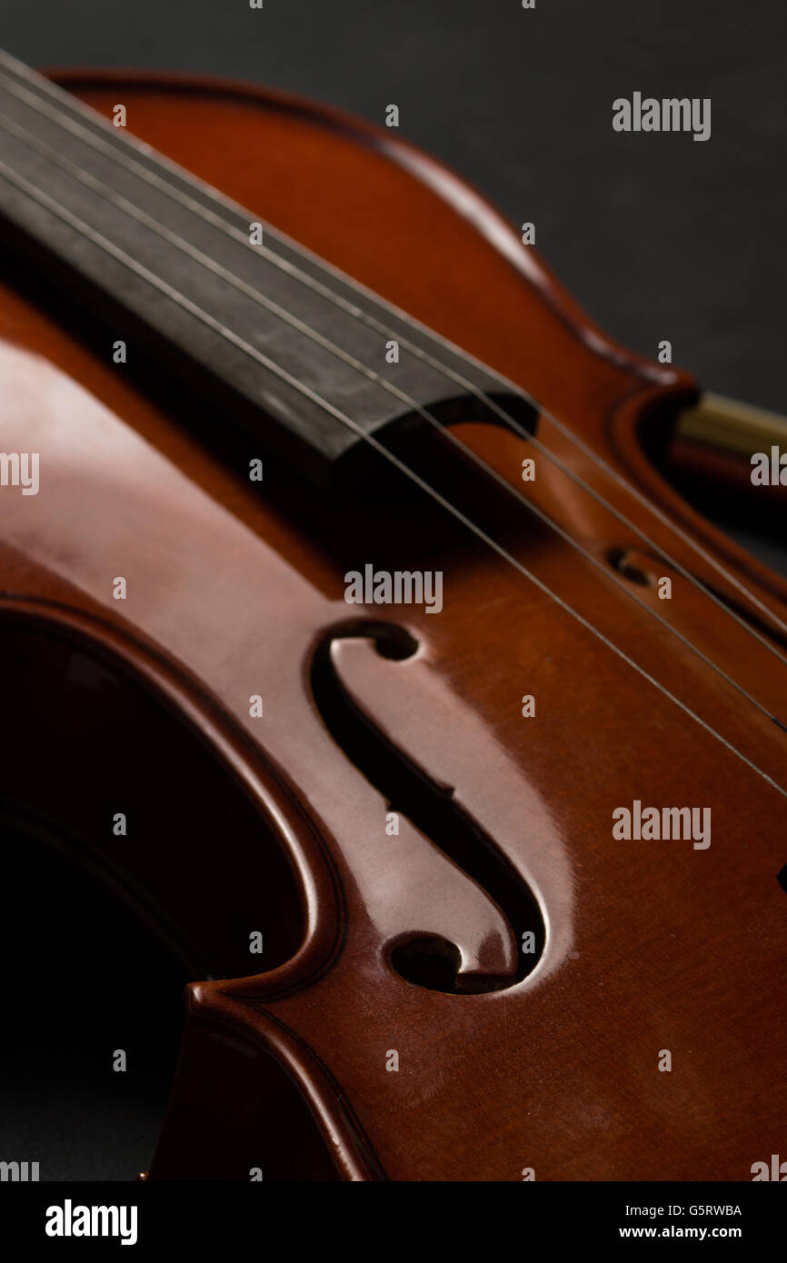 Old broken violin detailed shot Stock Photo - Alamy