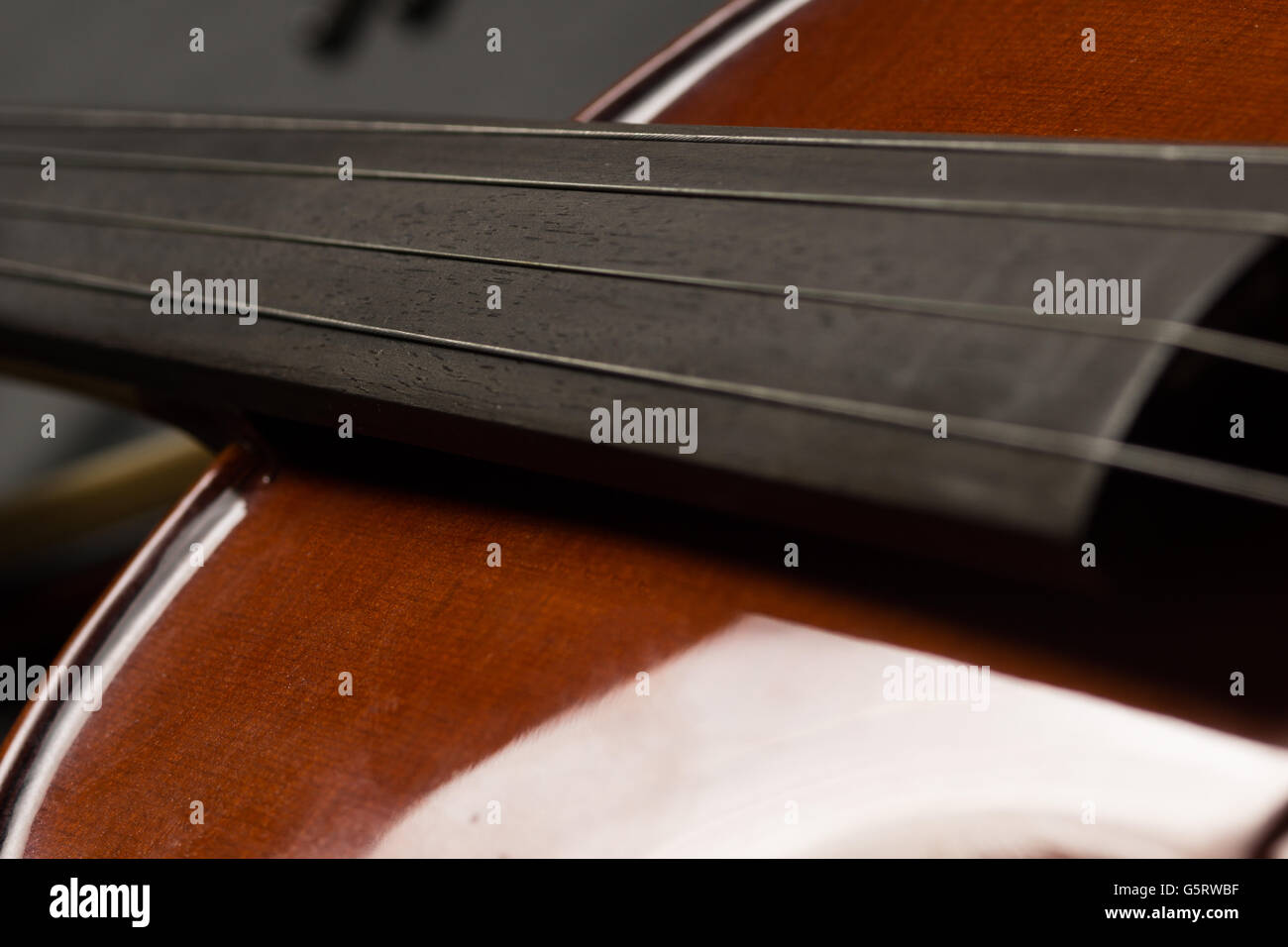 Old broken violin detailed shot Stock Photo - Alamy