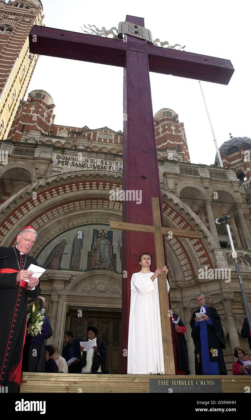 Archbishop of Westminster, Cardinal Murphy-O'Connor stands by as deputy ...