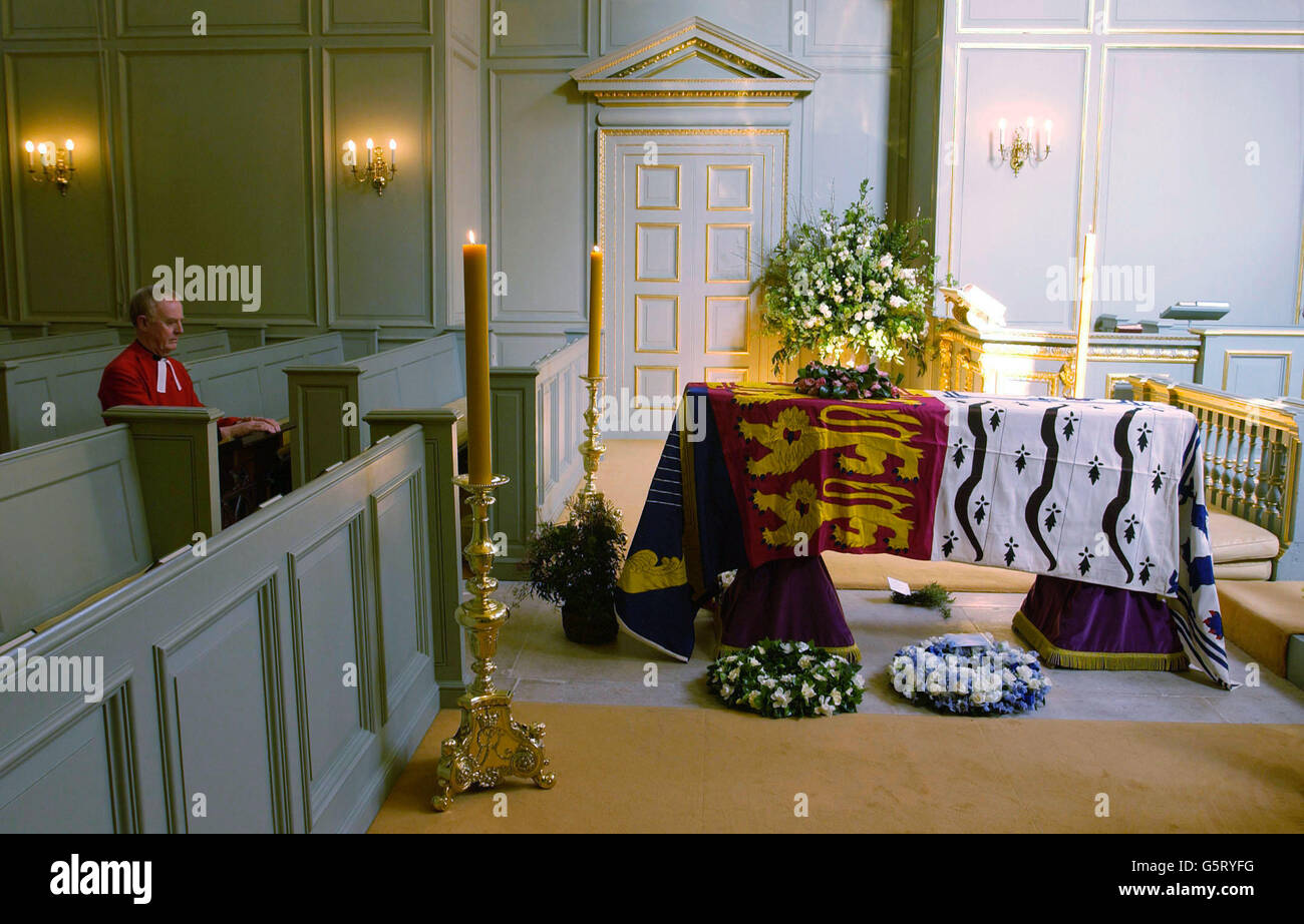 Queen Mother's Coffin Stock Photo - Alamy