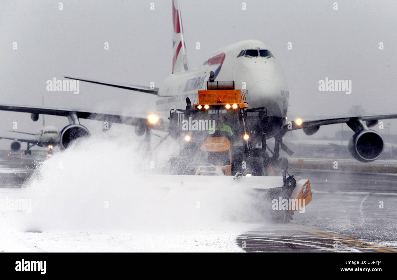 Runway clearing equipment hi-res stock photography and images - Alamy