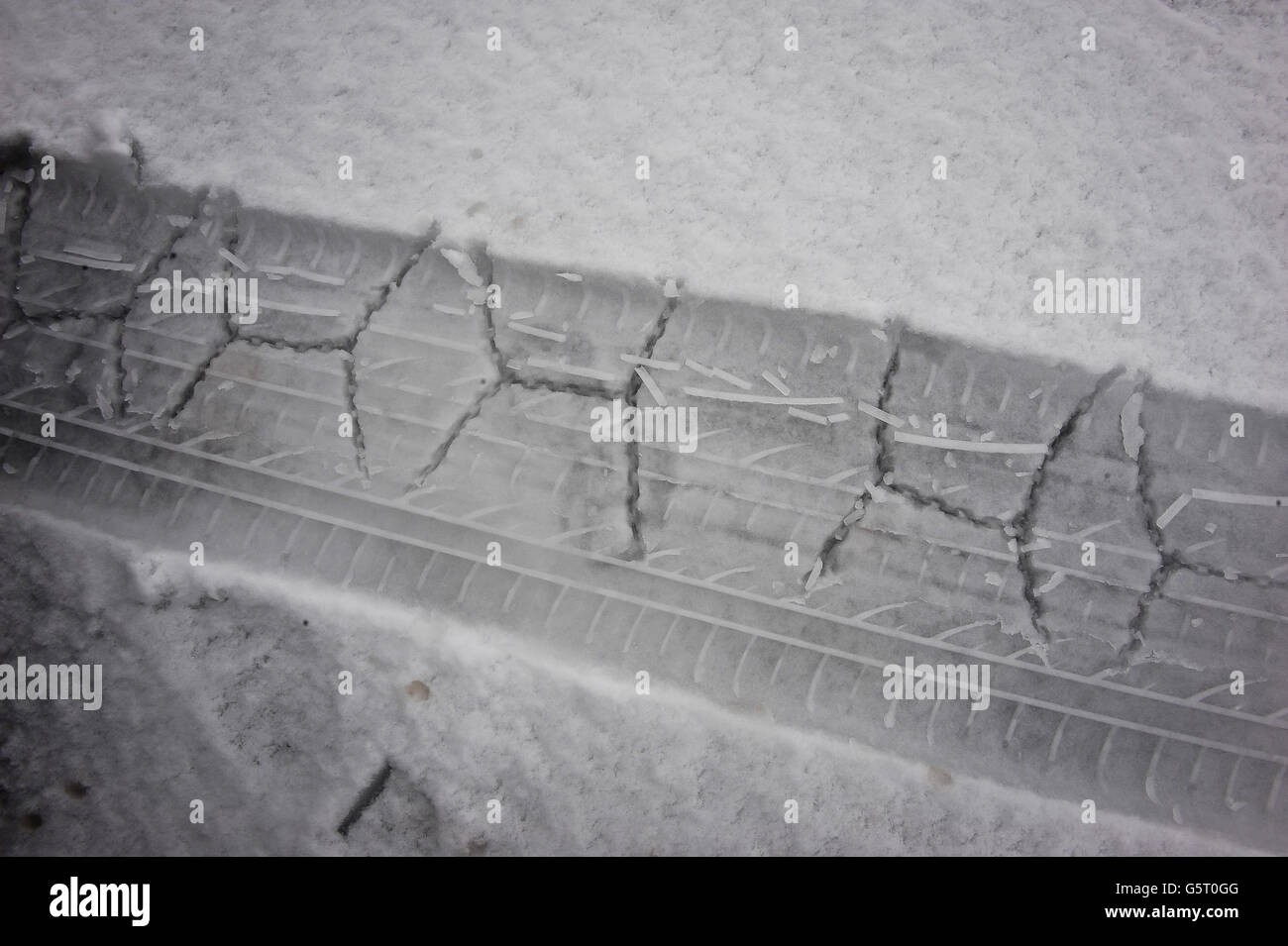 The tread pattern showing tyre and Snow-Chain tracks left in snow by ...