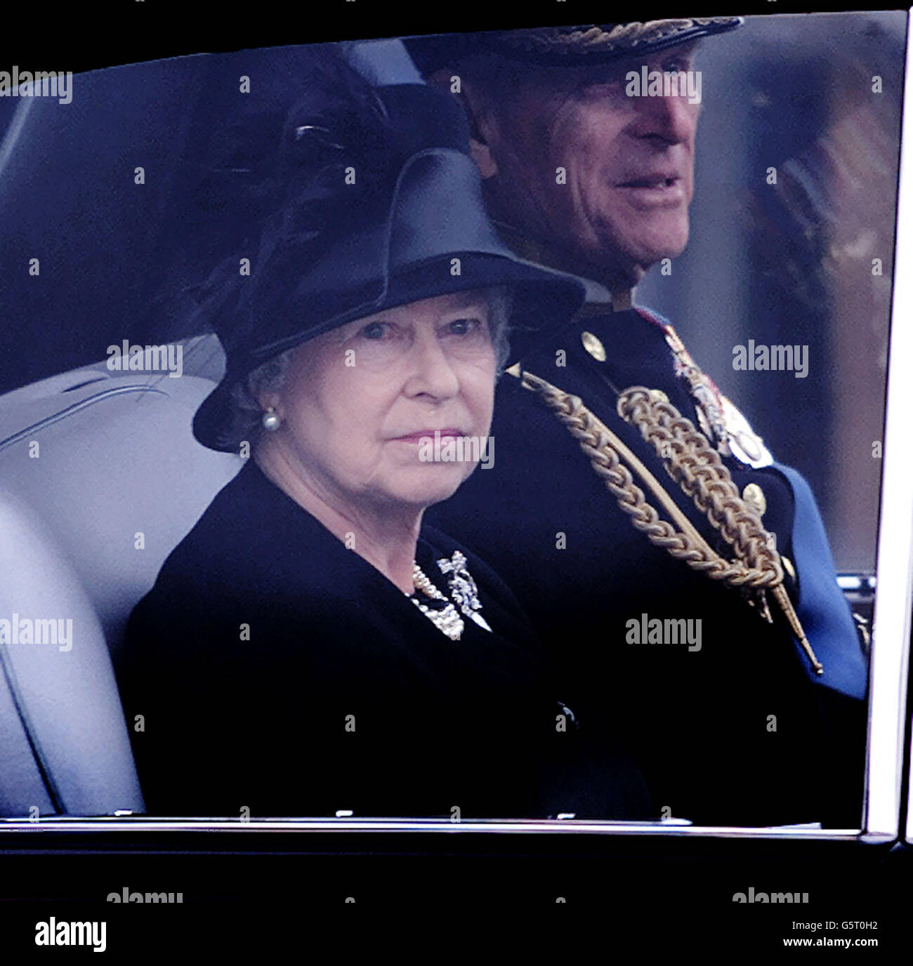 Britains queen elizabeth ii duke edinburgh driven westminster abbey hi ...