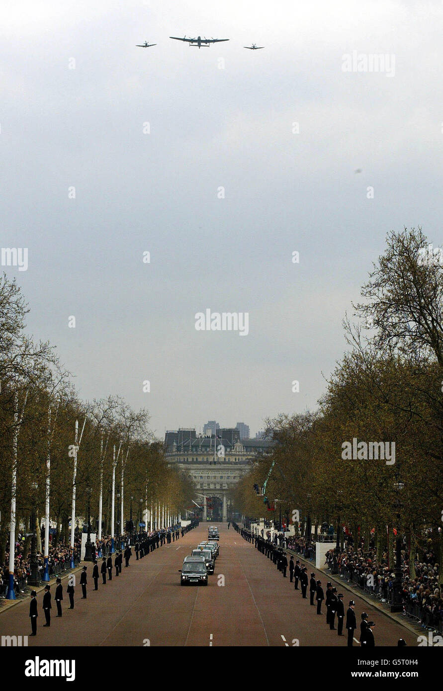 Queen mother funeral cortege hi-res stock photography and images - Alamy
