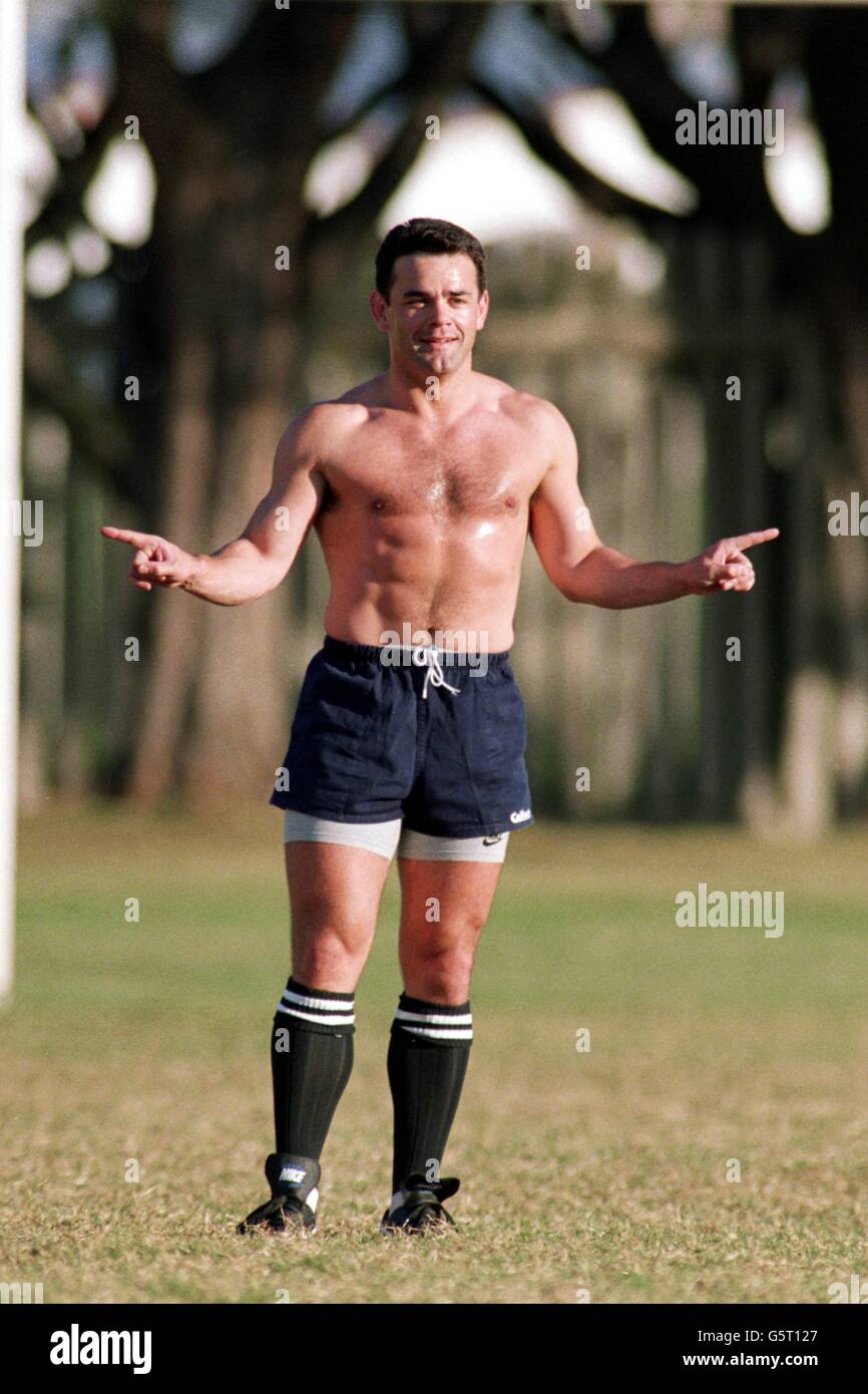Rugby World Cup 1995 -England in Durban. Will Carling put his arms ...