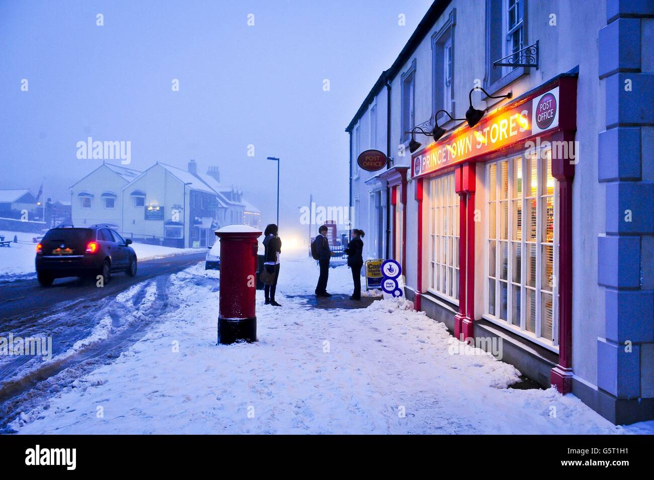 Slushy weather hi-res stock photography and images - Alamy