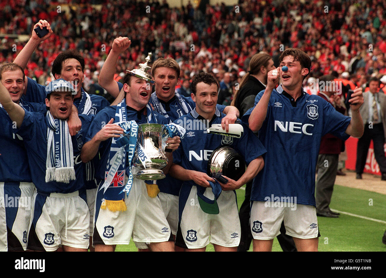 Wembley stadium 1995 hi-res stock photography and images - Alamy