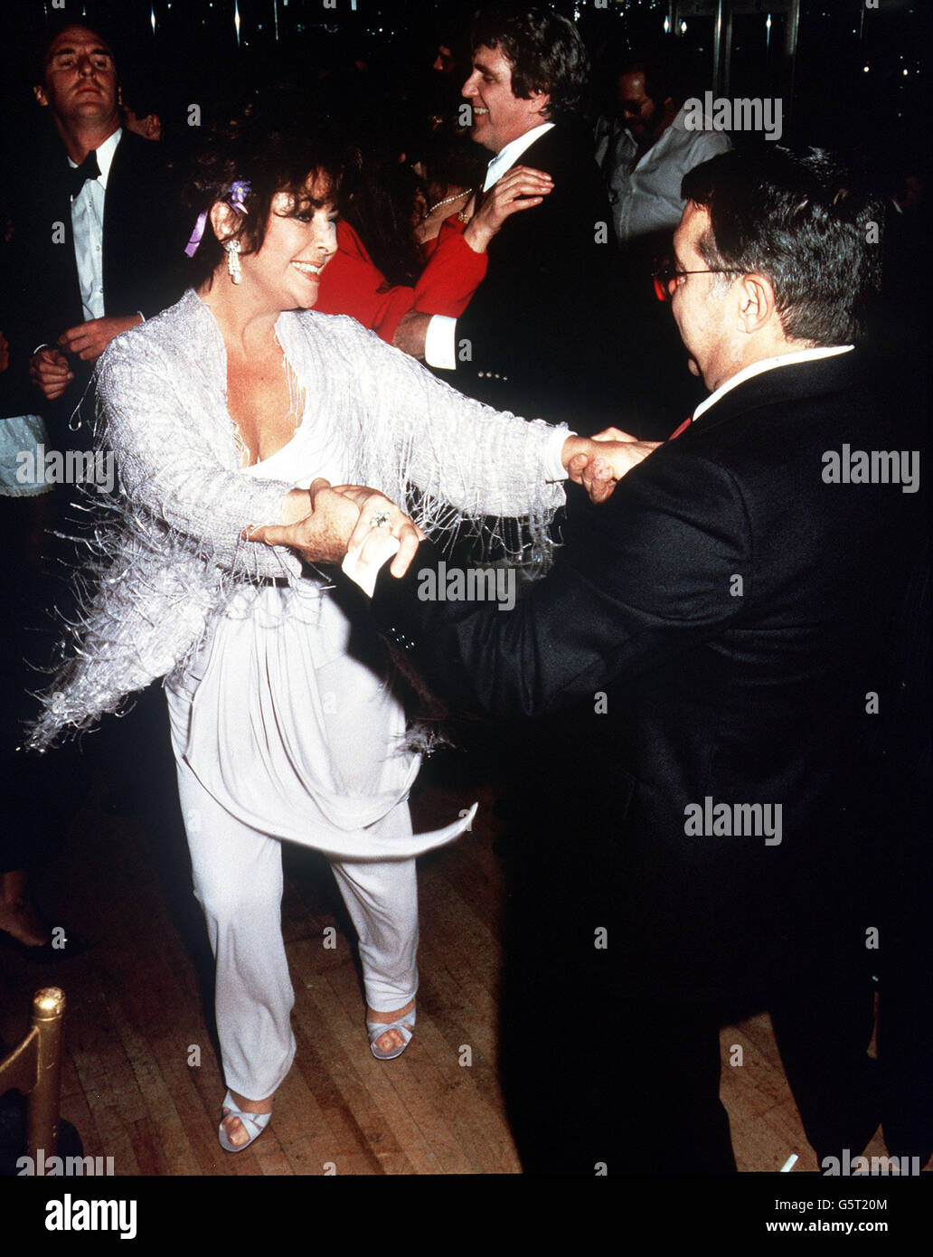 Dancing the night away - Elizabth Taylor in the early hours of the ...