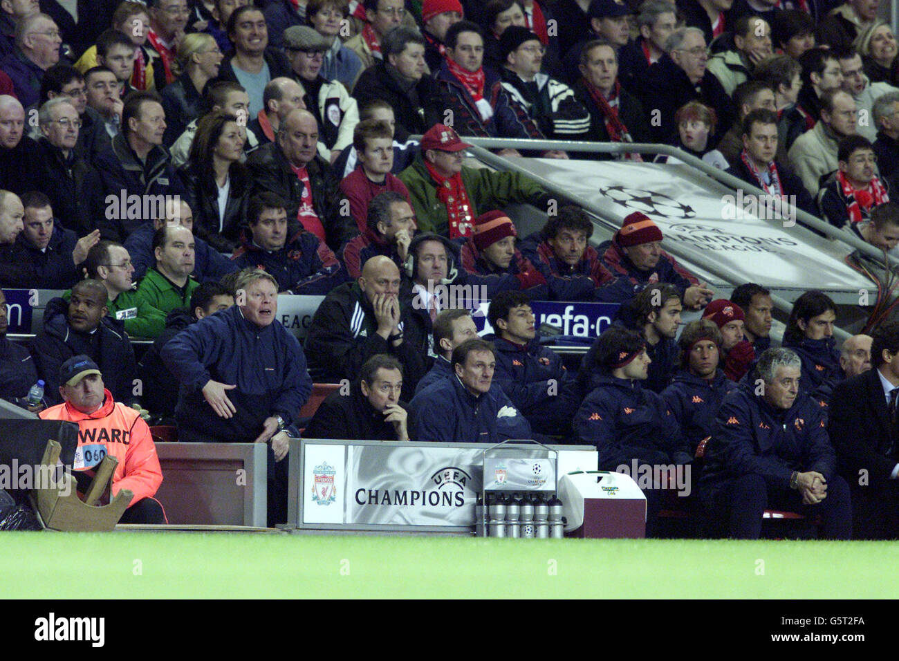 Group benches hi-res stock photography and images - Alamy
