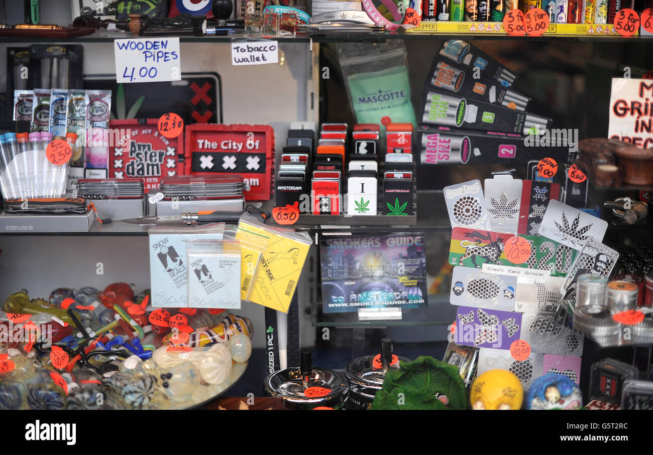 Drugs paraphernalia hi-res stock photography and images - Alamy