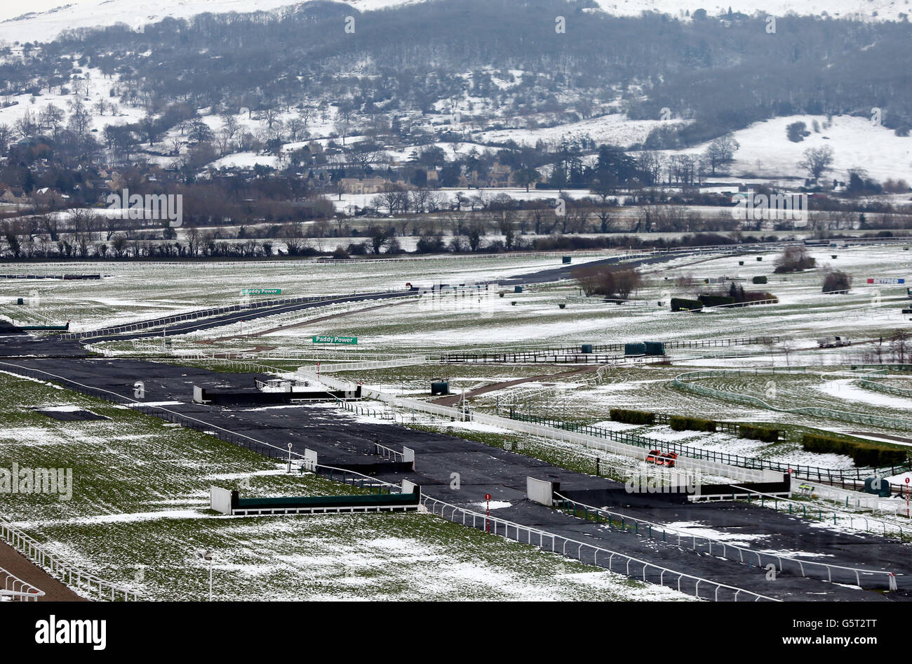 Cheltenham race track hi-res stock photography and images - Alamy