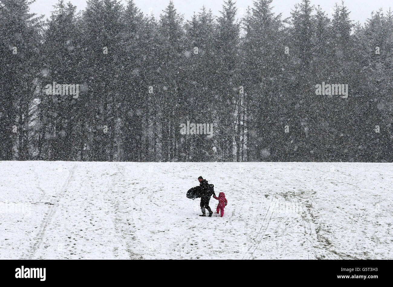 Davie Booth and three year-old daughter Freya sledging in Doune ...