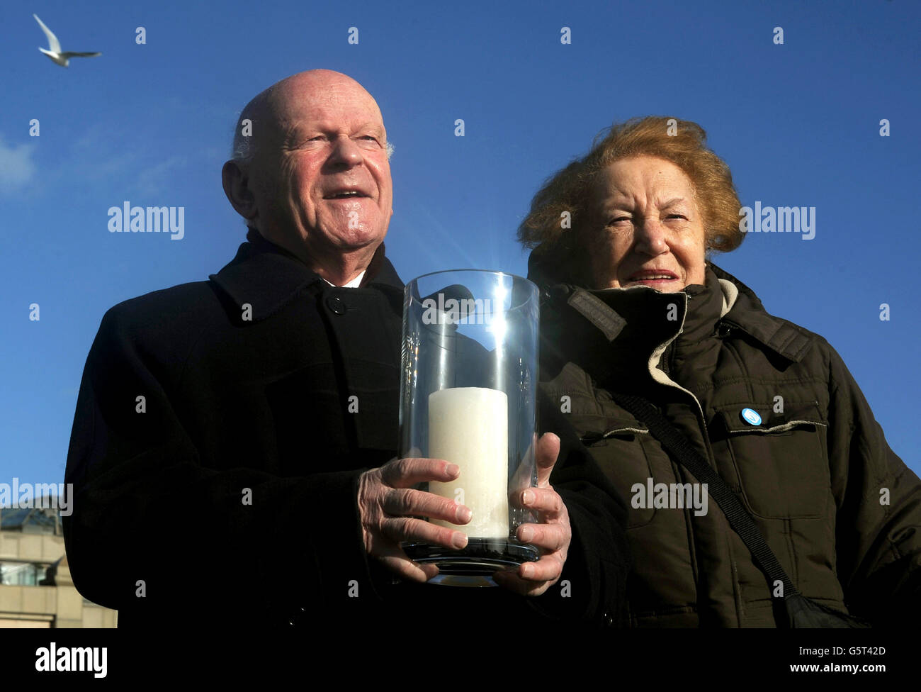 Holocaust memorial day gathering hi-res stock photography and images ...