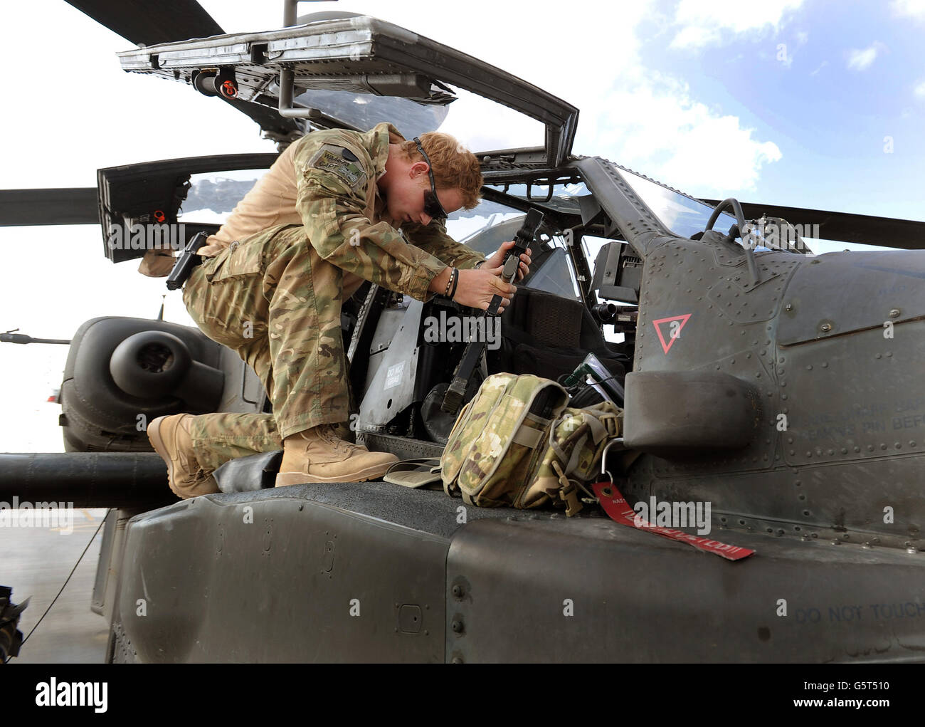 Apache Helicopter Cockpit Gunner