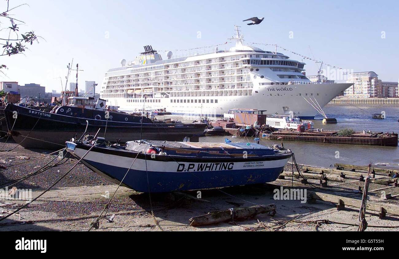 The World/floating accomodation Stock Photo - Alamy