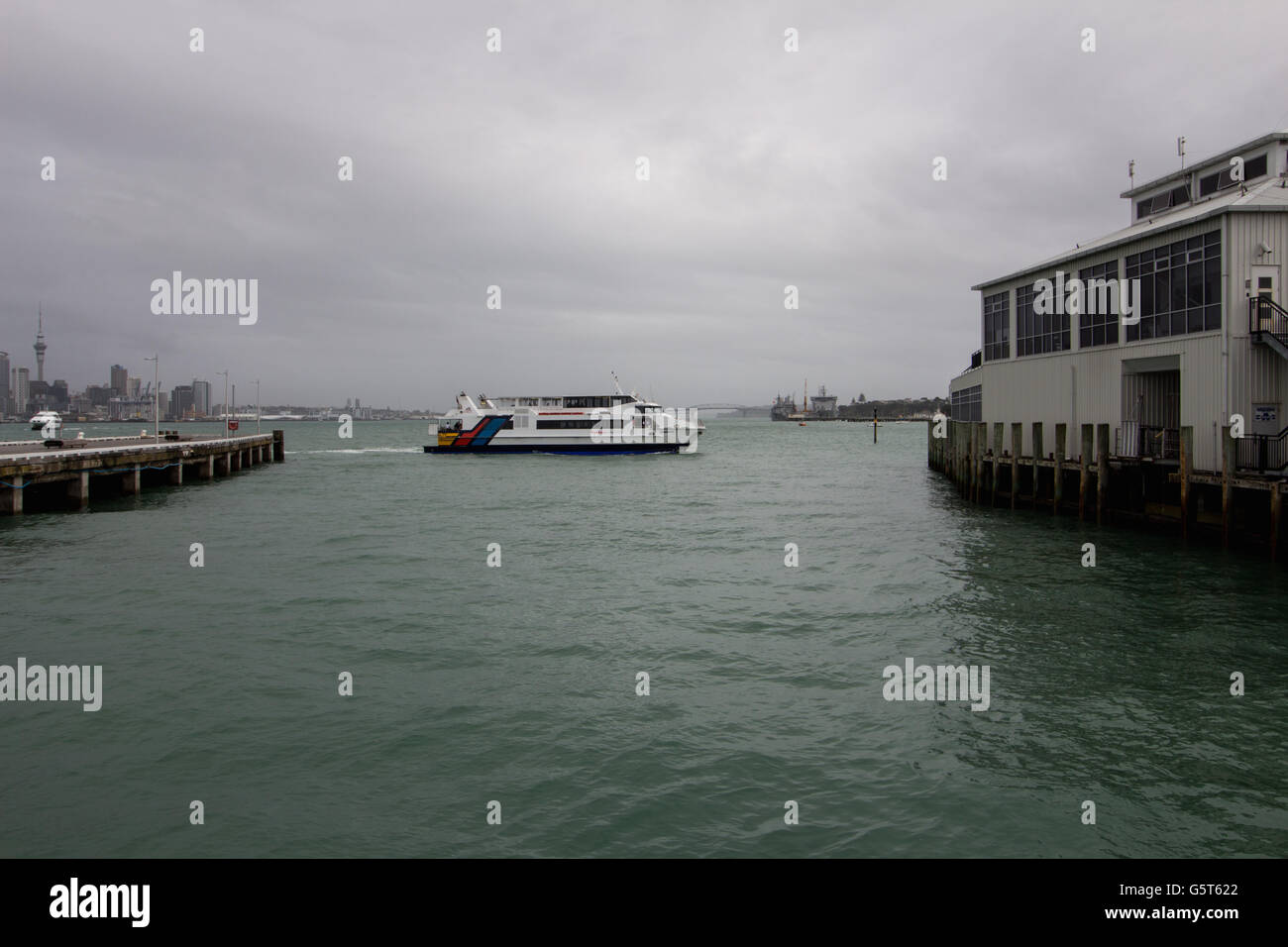 Auckland Fullers Ferry Starflyte arriving at the Devonport Ferry ...