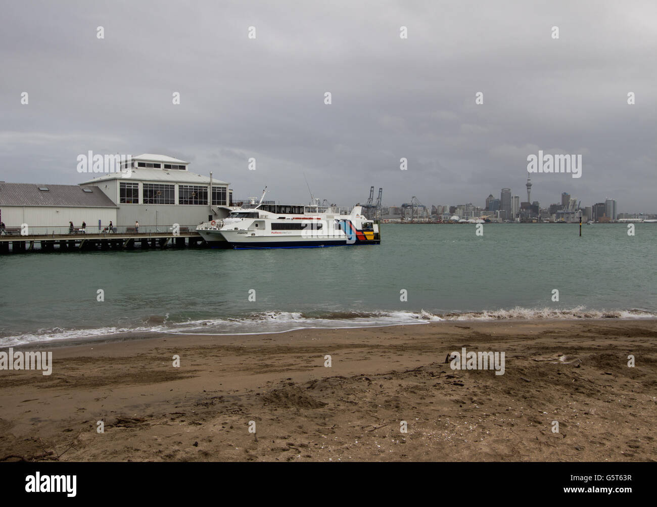Auckland Fullers Ferry Starflyte at the Devonport Ferry Terminal Stock ...
