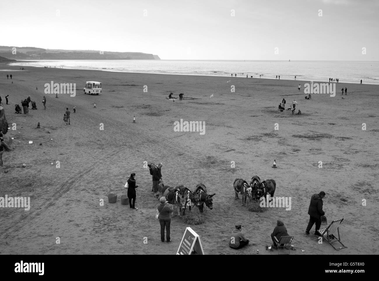 Whitby beach england Black and White Stock Photos & Images - Alamy