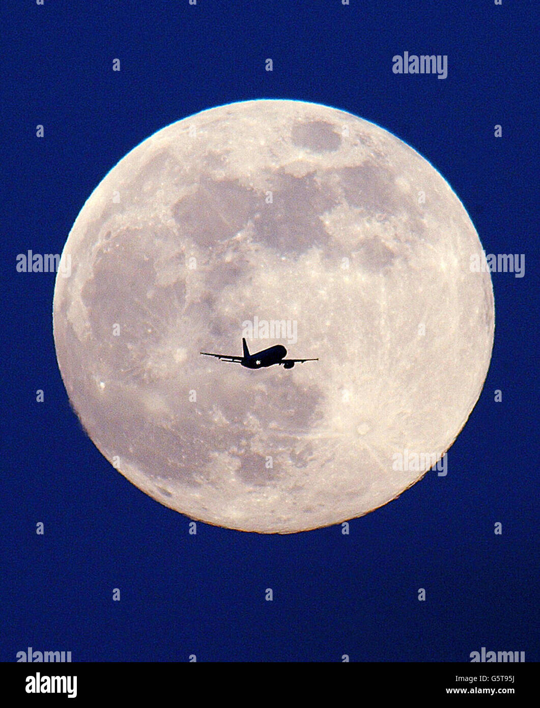 Full Moon and Plane - Heathrow Airport Stock Photo - Alamy