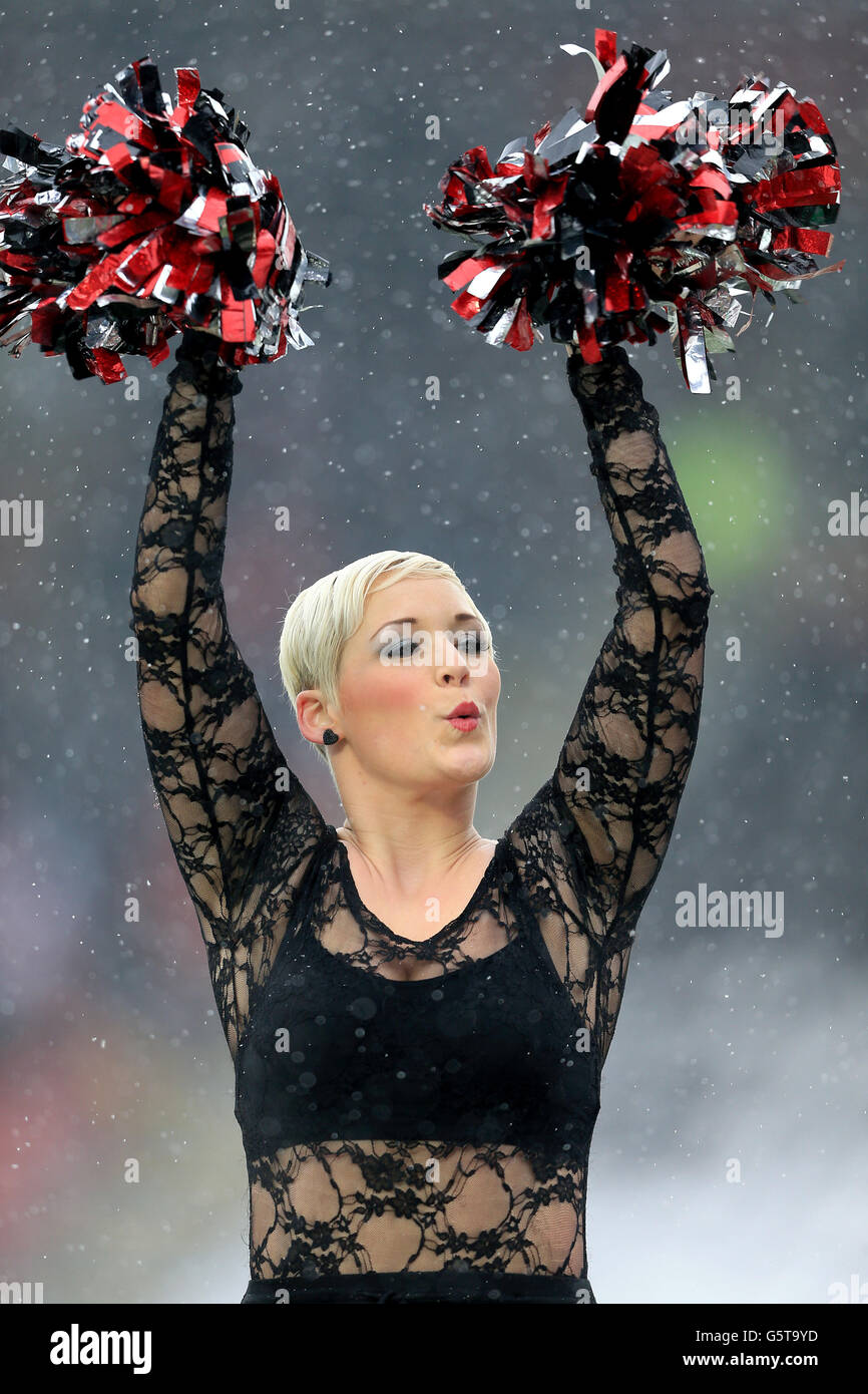 Cheerleader kick hi-res stock photography and images - Alamy