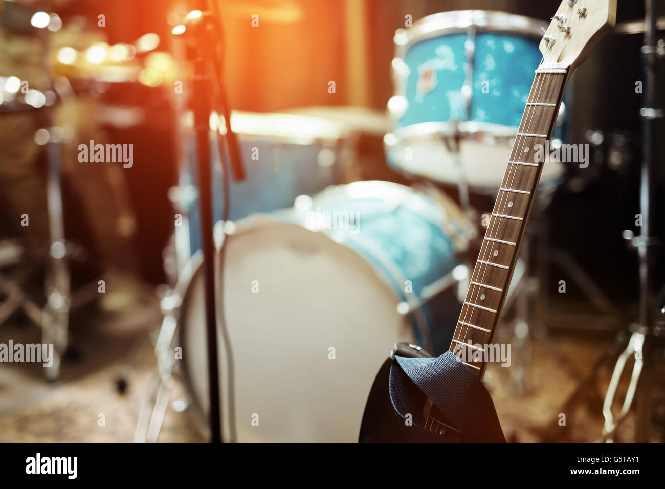 Soundboard string instruments hi-res stock photography and images - Alamy