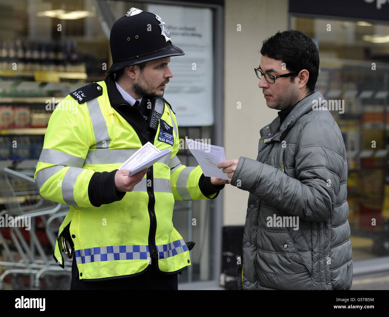 Teenager stabbed death in street hi-res stock photography and images ...