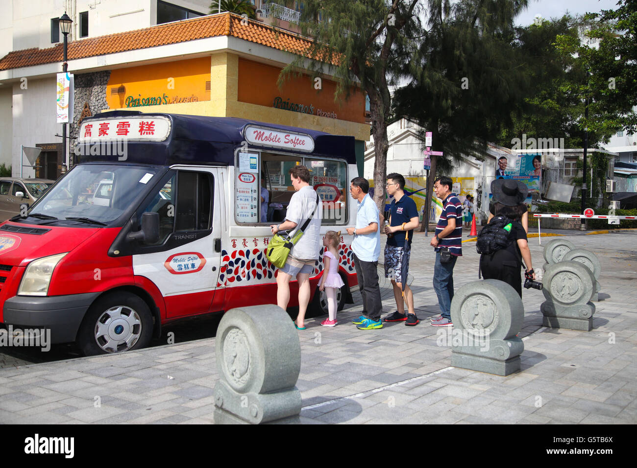 Stanley Bay, Hong Kong, China - Tourists buying ice cream in Stanley ...