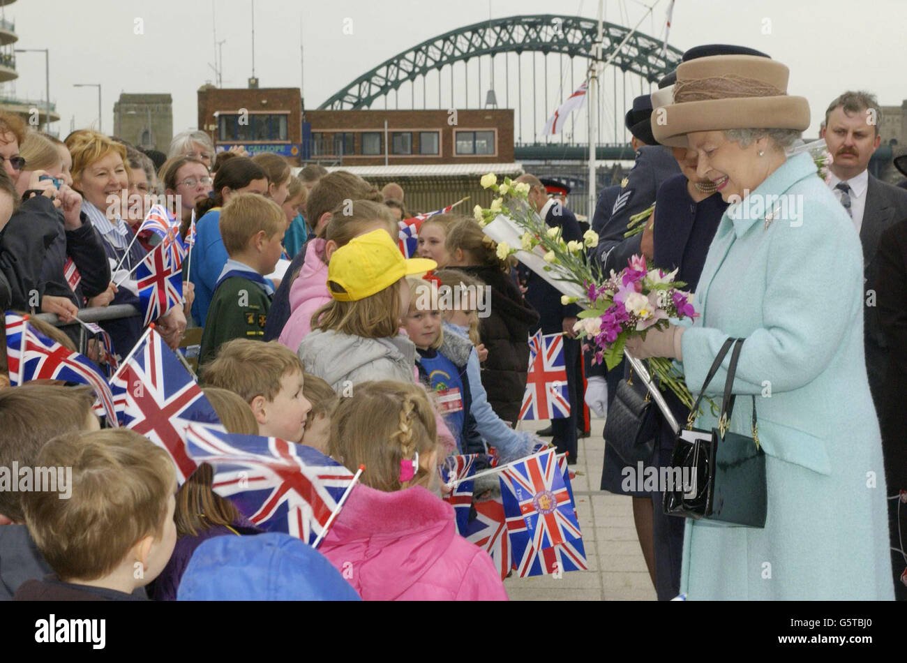 Royal smiling turquoise coat queen elizabeth ii hi-res stock ...