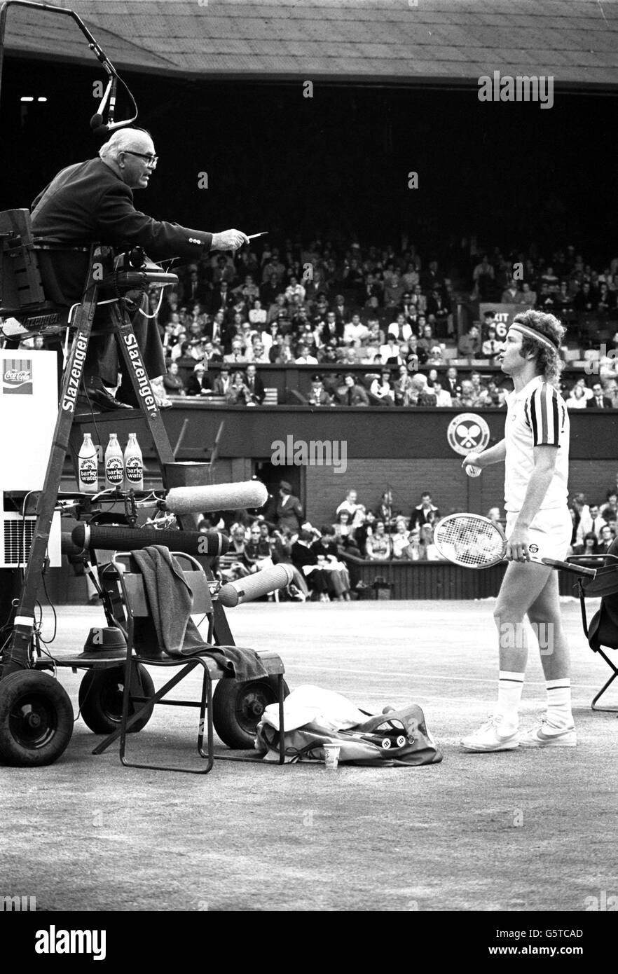 Tennis mcenroe arguing umpire hi-res stock photography and images - Alamy